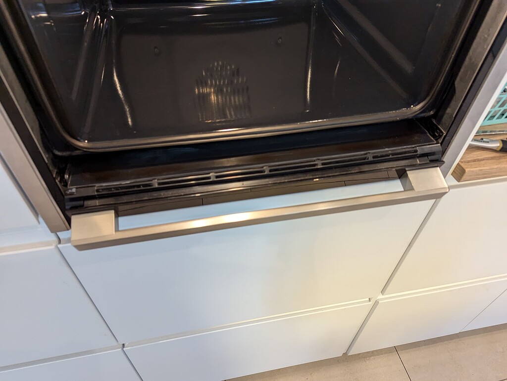 Neff B45CR22N0 - Slide and hide Tür geht nicht mehr hoch / Schließt ...